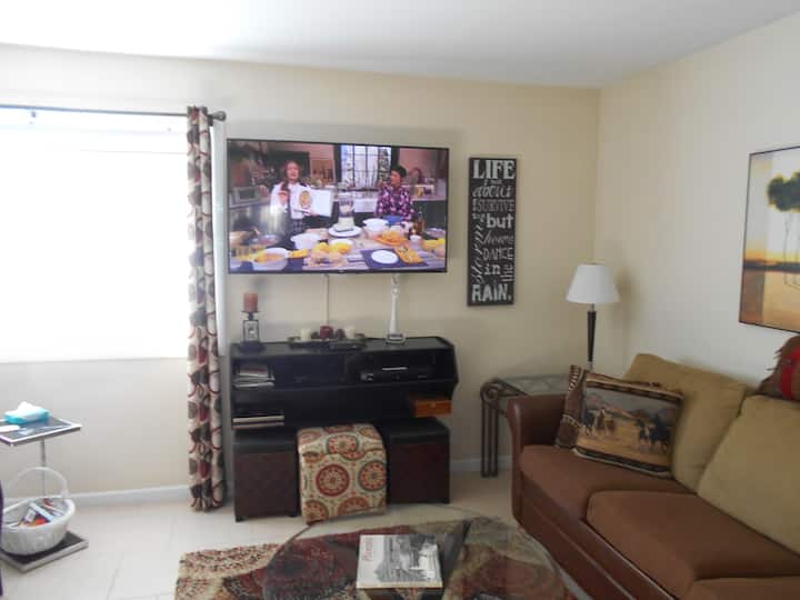 Remodeled Condo 1st Flr 
Dwtn Fh Walk To All - Fountain Hills, AZ