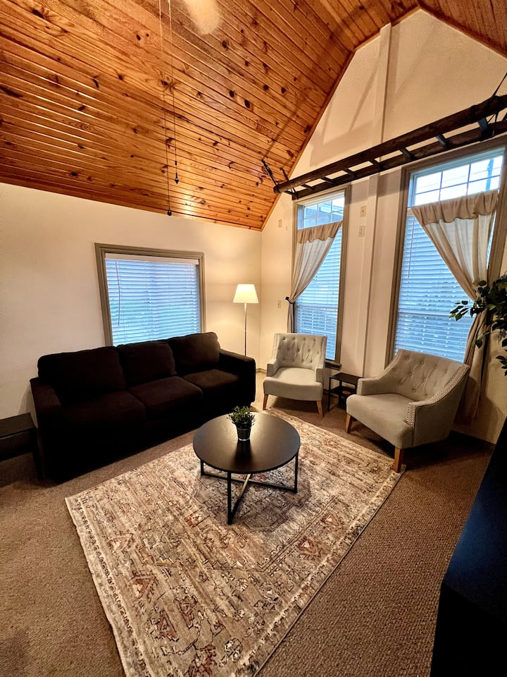 Brookside Cutie With Pool - Tulsa, OK