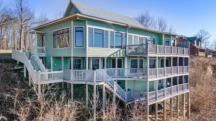 The Lodge. Breathtaking View - Hot Tub - 18 Guests - Alabama