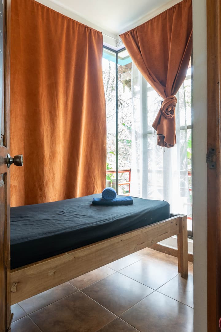 Mundaka : Burnt Toast Surfcamp - Nosara