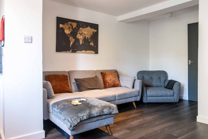 One Bed Apartment, Free Parking - East Midlands Airport (EMA)