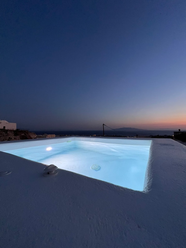 Red Stone Suite - Oia