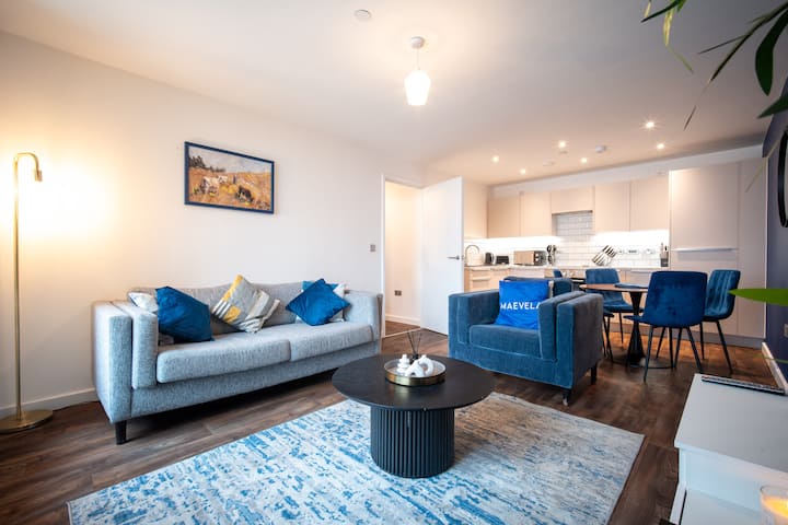 Cosy 2 Bedroom New Build Apt | En-suite & Parking - Solihull