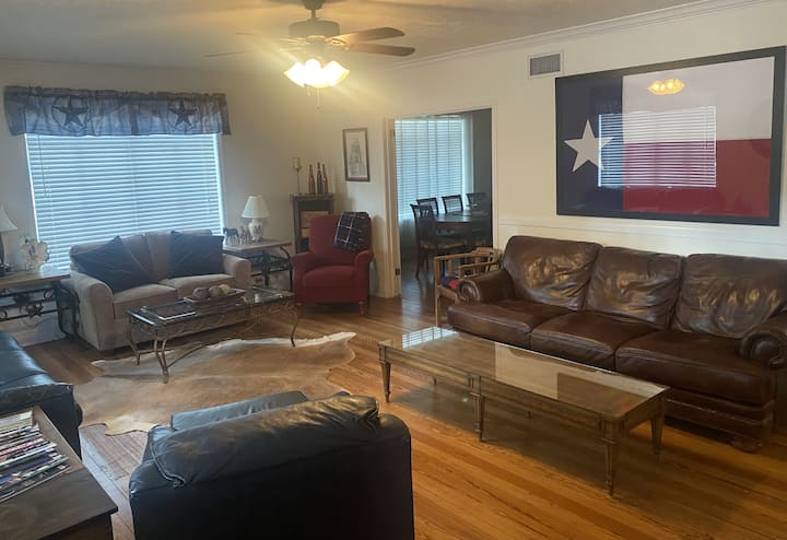 Eclect Inn - Brenham, TX