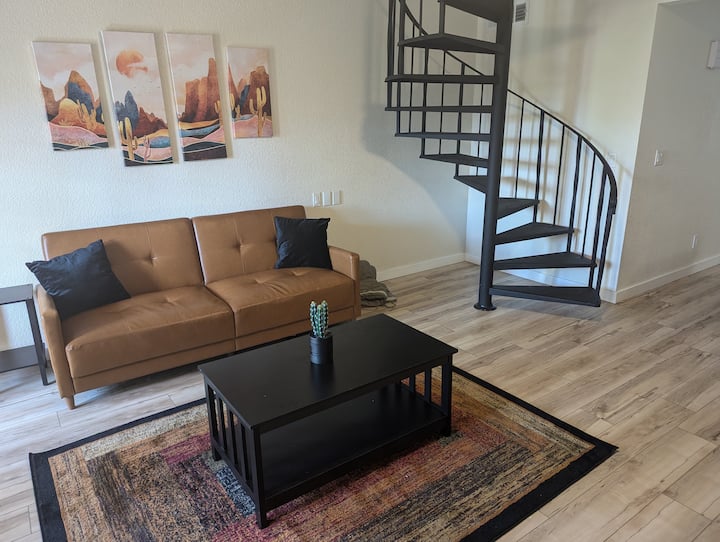 Newly Updated 2/1 Tempe Townhome - Tempe, AZ