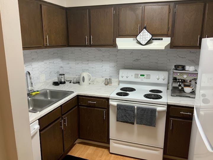 Hancock Park| Resort Style W/ Pool, Parking & Wifi - Upper Arlington, OH