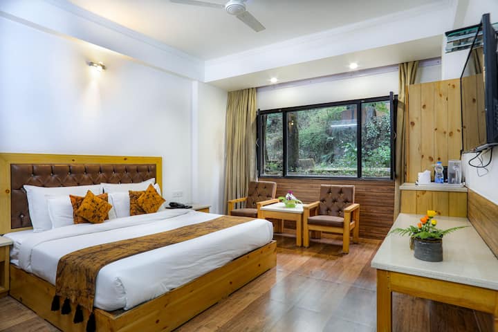 Luxury Hotel In Mussoorie - 穆索里