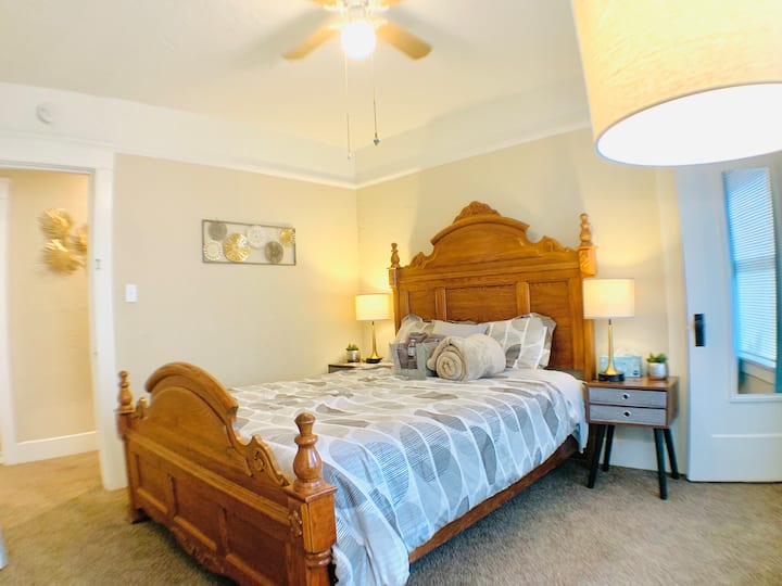Queen/private Apt Unit/1 Bedroom Option W/laundry - Bakersfield, CA
