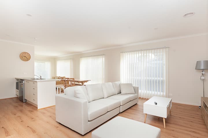Mvimpala-3 Bedroom Part Of House Access Via Garage - Hamilton, Australia