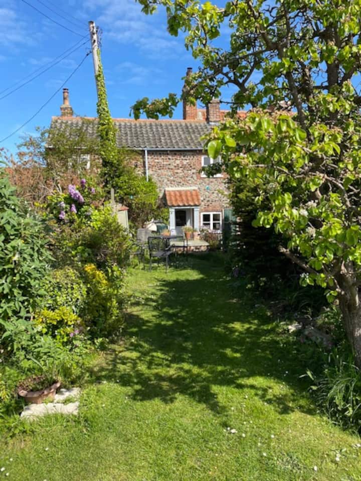 Quaint and rustic seaside cottage - Cottages for Rent in Wells-next-the ...