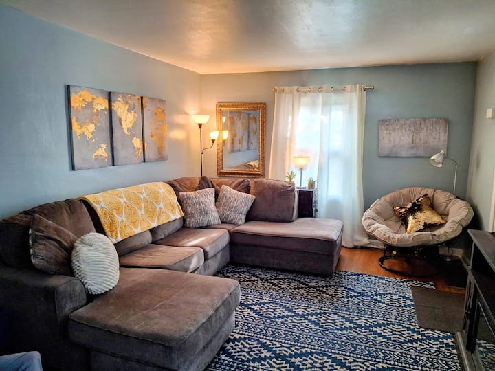 Cozy Home~ 3 Mi From Notre Dame! - South Bend, IN