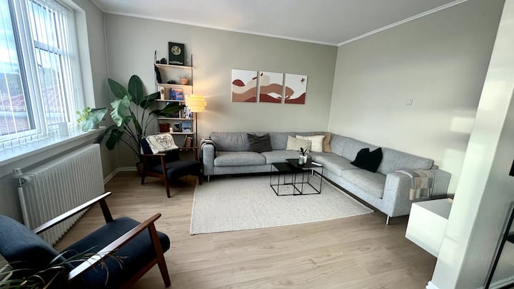 Sentral Og Romslig Leilighet - オスロ