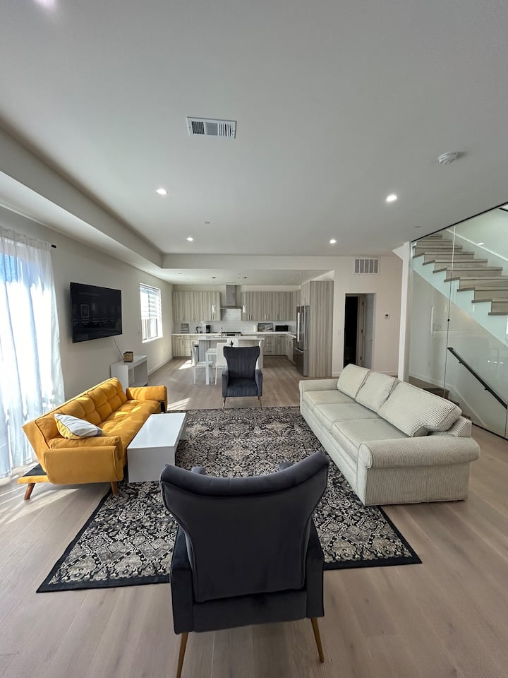 Brand New Sleek And Large 2br/3ba Sleeps 8 - Redwood City, CA