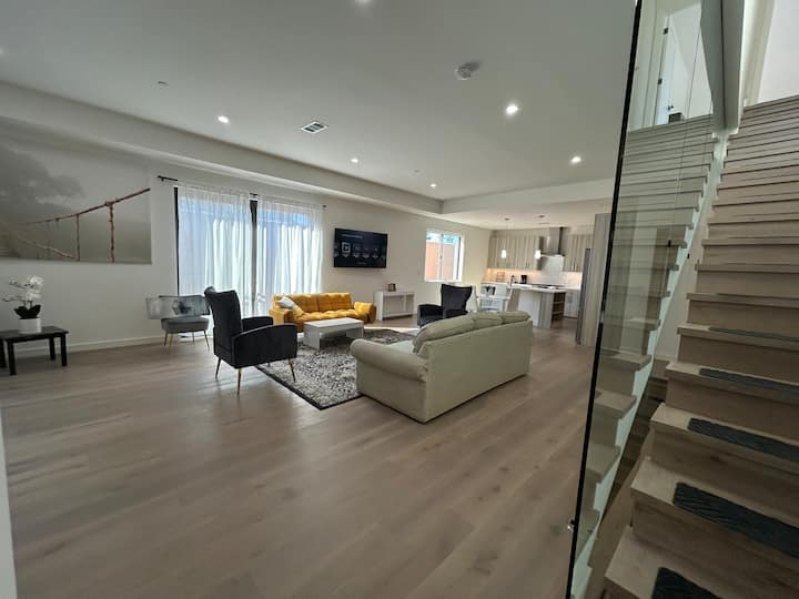 Brand New Sleek Townhouse: Balcony & Garage - Redwood City, CA