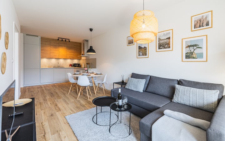 Sun-filled Retreat W/ Balcony & City Access - Bratislava