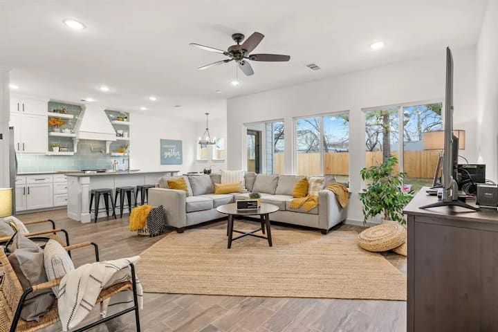 Spacious Retreat In Arlington 1 Mi To At&t Stadium - Arlington