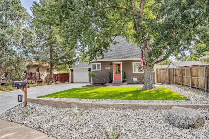 The Hill House - Littleton, CO