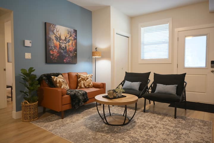 2br 1ba Parking At Door, Laundry, Ev Chrgr, Kitchn - Canada