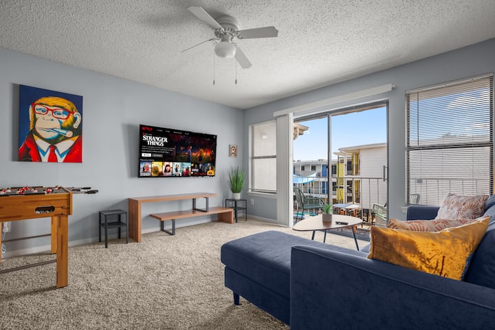 Spacious & Cozy At Central Atx ~ Pool ~ Parking - Hyde Park - Austin