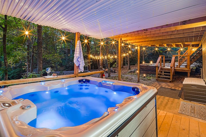 20 Min To Blue Ridge Parkway: Game Room, Hot Tub! - Maggie Valley, NC