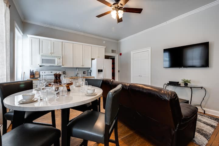 Upstairs At 1799 - Huntington, VA