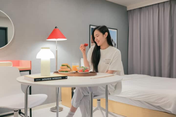 [오브젝트 구미] 스탠다드 #퀸사이즈베드 #4성급 호텔침구 #스마트Tv #광장사거리8분 - Gumi-si