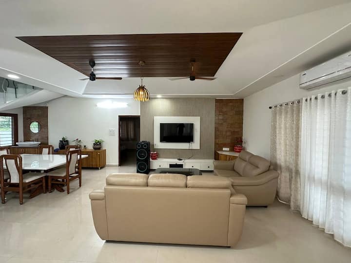 Gmr Whitehouse - Villa With Pool,lawn&landscape - Medchal