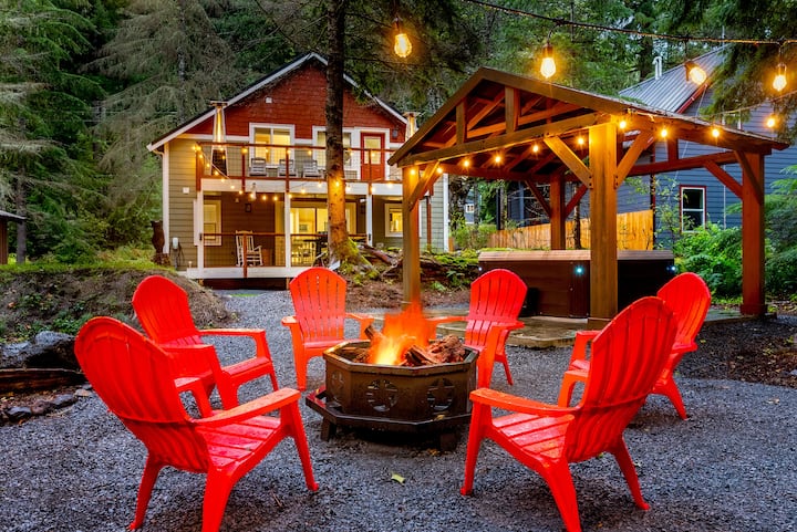 Cabin Near Mt Rainier W/jetted Tub, Hot Tub, Ev! - Ashford, WA