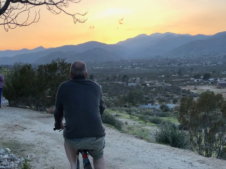 Charming Getaway Mid Palm Springs & Joshua Tree - Morongo Valley, CA