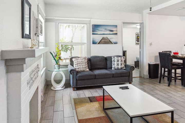 Charming, Historic, Central 4bd/2ba Craftsman W/ac - Coronado, CA