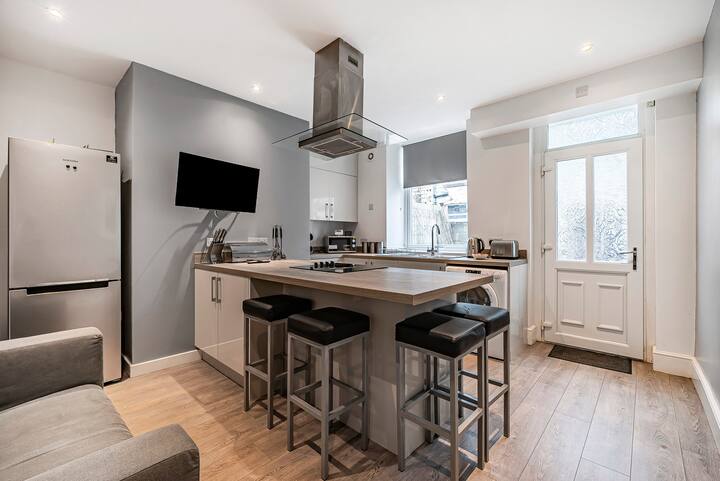 Modern Home In Burnley | Free Parking - Burnley
