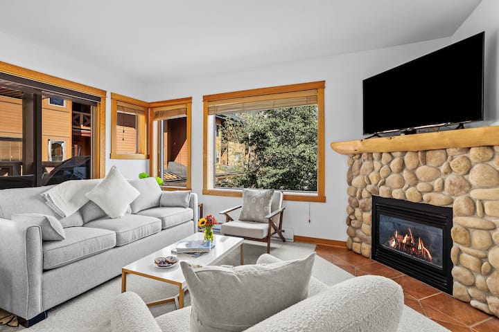 Canmore Retreat: 2br W/ Mtn Views | Hot Tub, Gym - Canmore