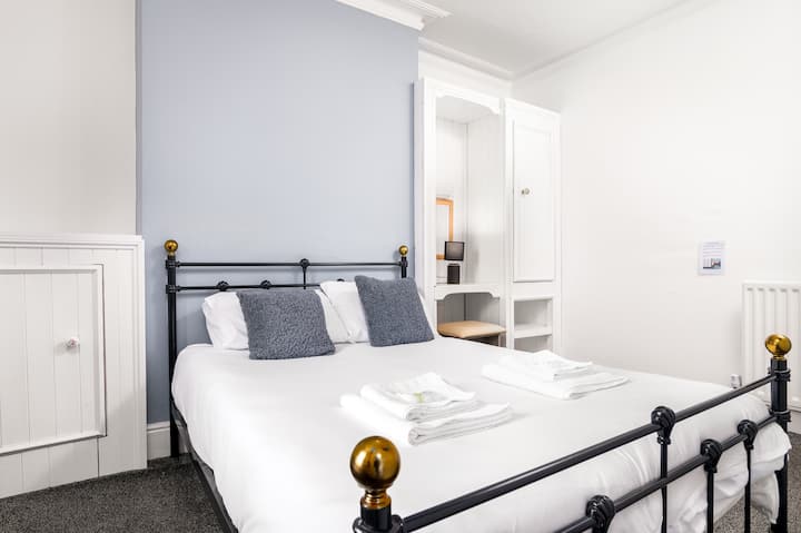 Whitby Stay: 6 Rooms, Abbey Views, 5 Mins To Beach - Robin Hood's Bay