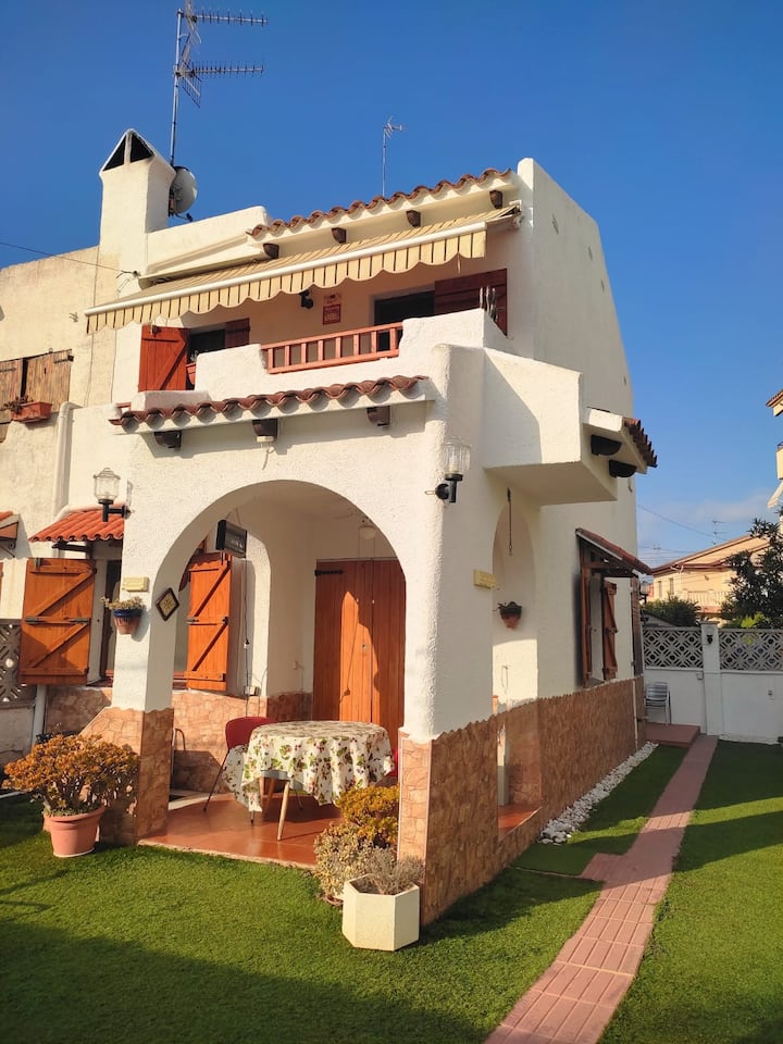 Acogedora Casa Cerca De La Playa - Creixell