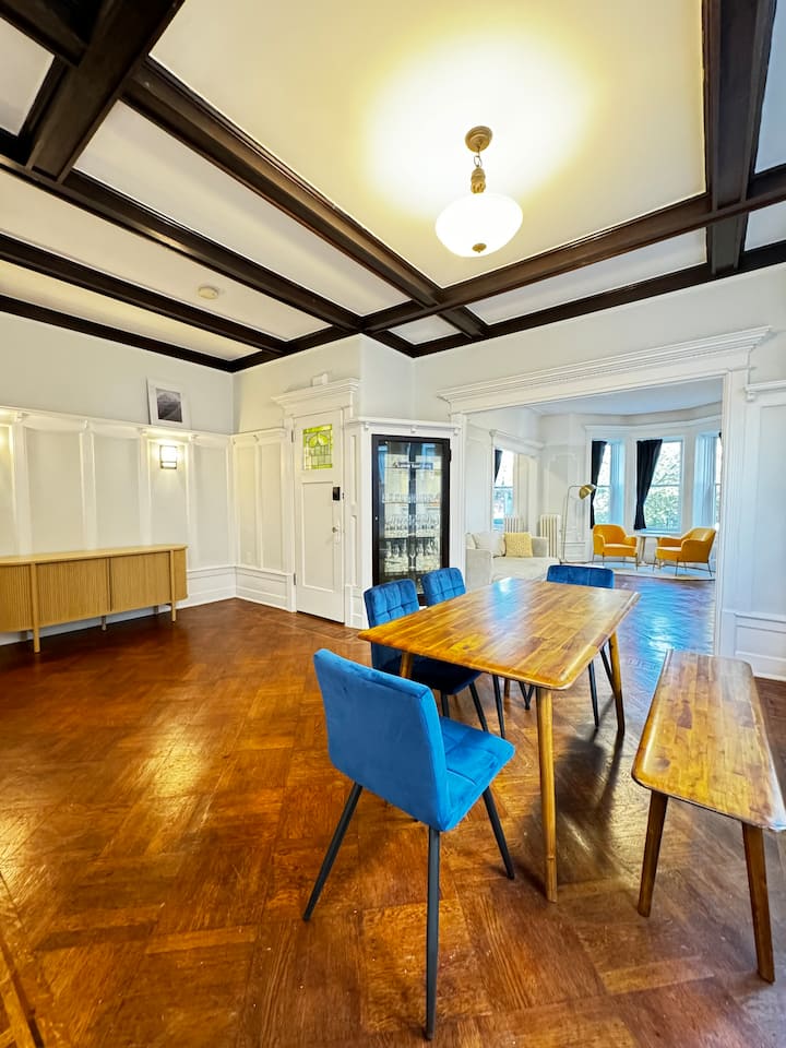 Charming 3bedroom Brownstone Apt W/ Workspace - New York City