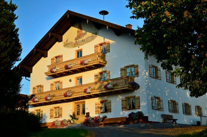 Bio Ferienhof Heiler - 
Landhaus - Aying