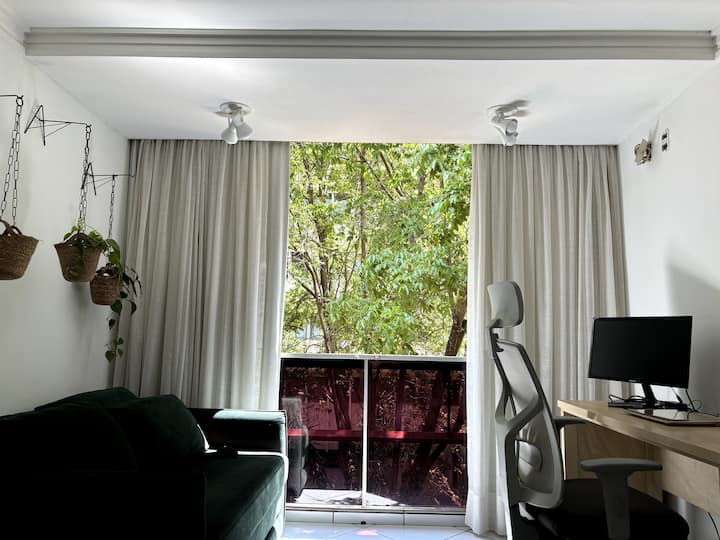 Kitnet Com Sacada Arborizada - Brasília