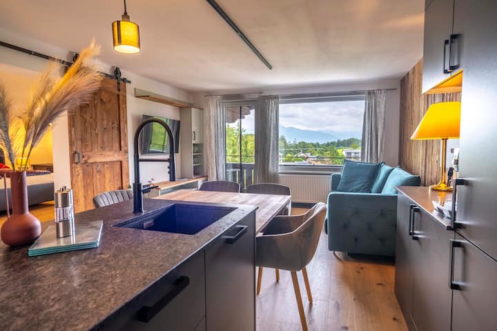 Salzkammergut Mountain View Apt W/ Balcony & Ac - Strobl