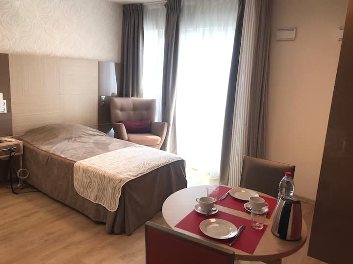 Studio Single Standard - Montreuil, France