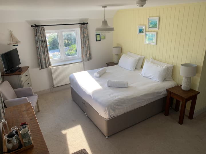 Family Room At Durdle Door Hotel - Lulworth Cove