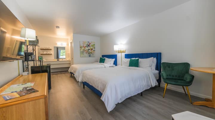 Queen Suite #11 At Glorydayz! - Eureka Springs, AR