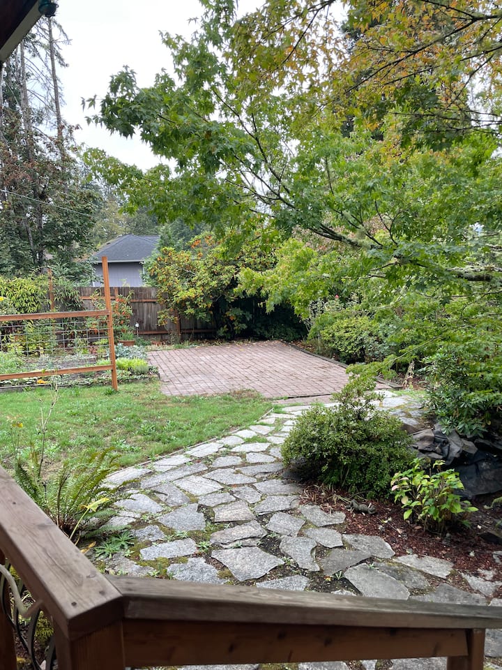 Fox Hollow Haven - Eugene, OR