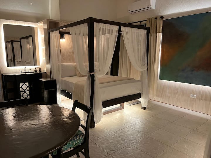 #5, 2 Queen Beds, Beach Opposite, St Lawrence Gap - Bridgetown