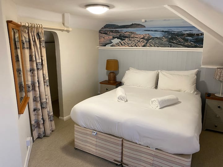Attic Double Room W/ Sea View At Durdle Door Hotel - Lulworth Cove