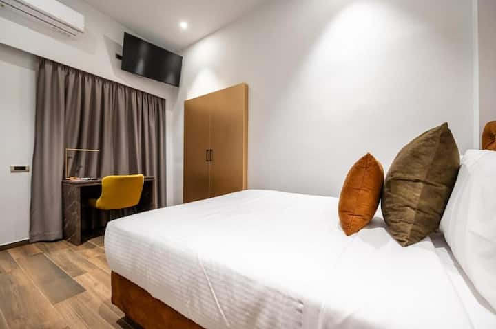 Tera Suite With Jacuzzi In Royal Gold City Suites - Heraklion