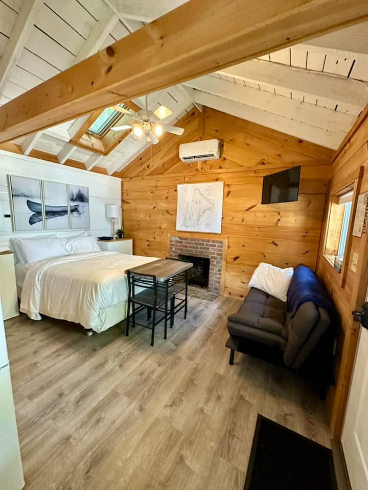 Honeymoon Cottage At The Lake - Keene, NH