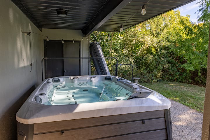 5br Luxury Retreat: Hot Tub, Sauna & Primelocation - London