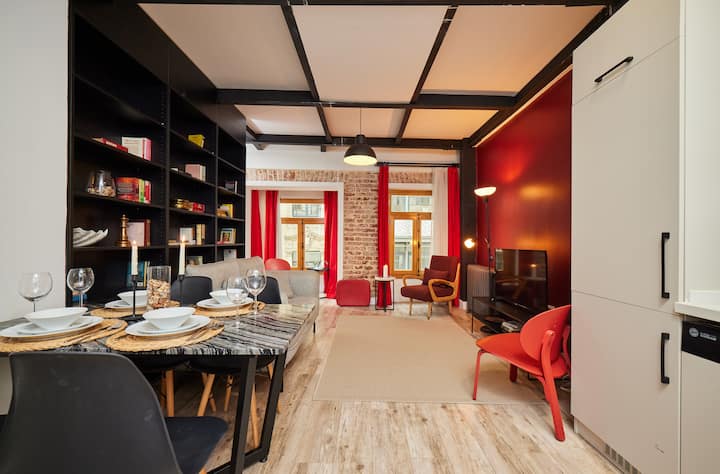 Stylish 2br With Elevator 1 Min To Metro - Estambul