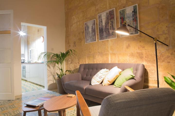 V86 - Valletta Classic Apartment - Valletta, Malta