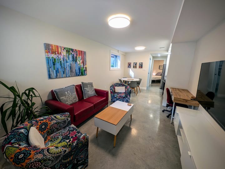 Séjour Moderne Et Coloré - Laval
